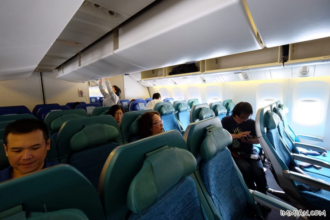 國泰航空 Cathay Pacific，台北飛印度 CX565 + CX695，香港轉機經濟艙飛行心得紀錄 - 巷子裡的生活