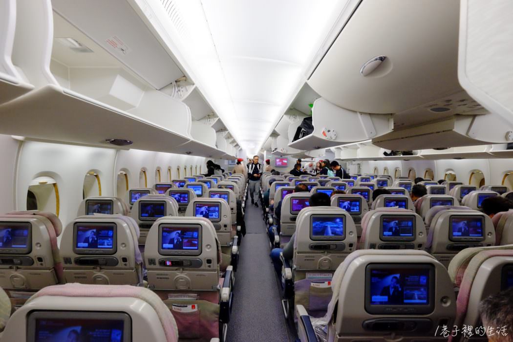 阿聯酋航空 Emirates，香港飛巴塞隆納 EK381 + EK186，杜拜轉機飛行紀錄 - 巷子裡的生活